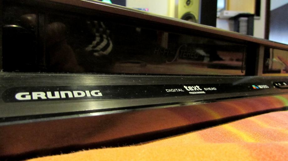 GRUNDIG VHS video recorder vs 660