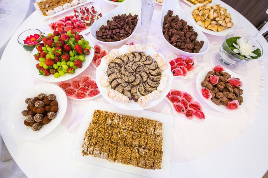 SLAGANJE SLATKOG STOLA; SLATKI STOL