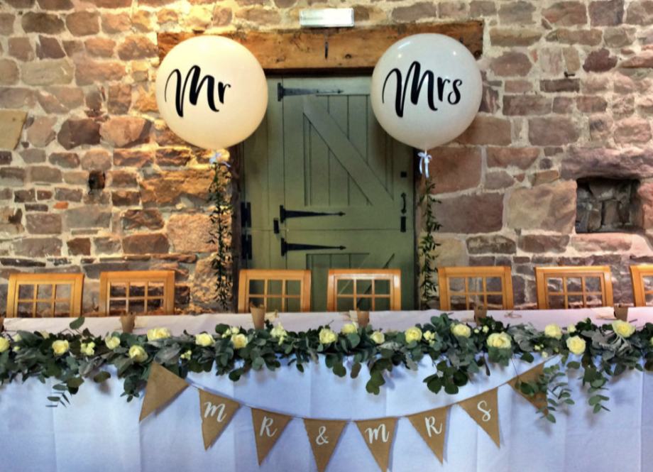 Veliki baloni Mr + Mrs za dekoraciju vjenčanja/fotografiranje mladenac