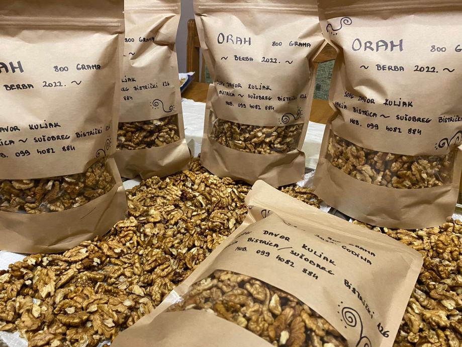 Orah ručno oćiščeni cijepljeni