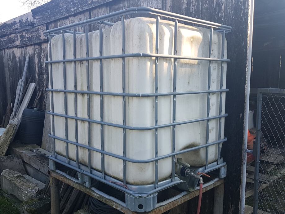 Plastični spremnik za vodu 1000L