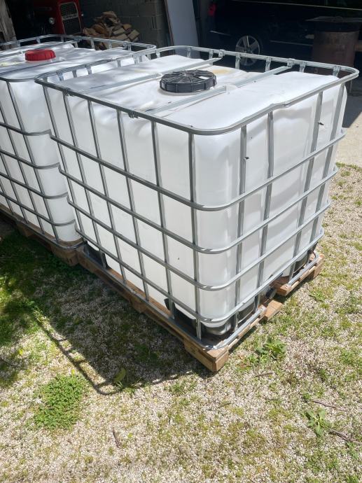 Cisterna , spremnik vode 1000L
