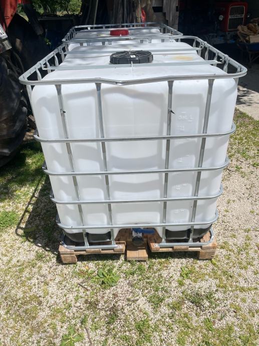 Cisterna , spremnik vode 1000L