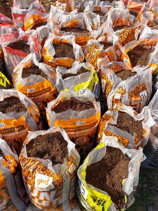 Kvalitetna zemlja(humus) za vrt i voćnjak