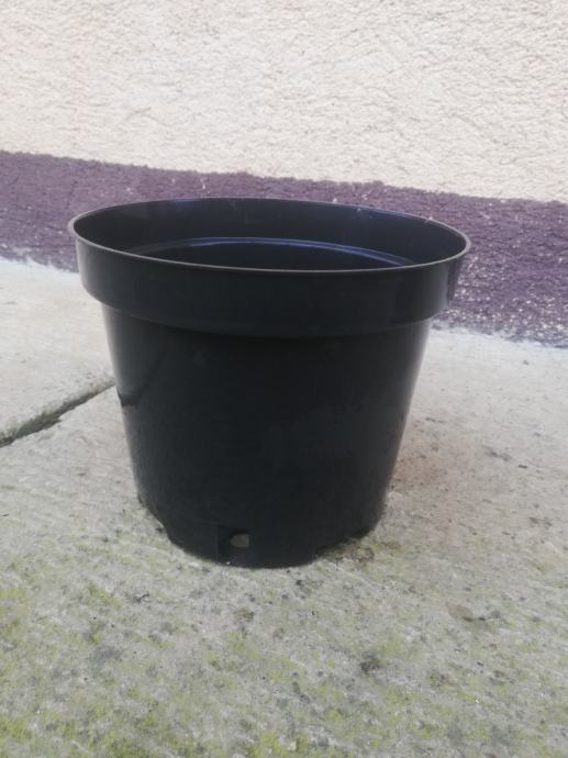 posude za cvijeće ili rasadu pvc od 2L= 0,10€ i 2,5L =0,12€
