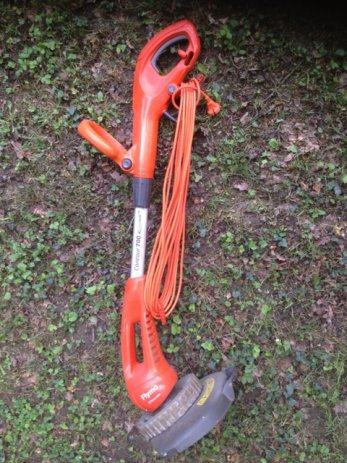 Trimer električni Flymo (Electrolux) 700 W!!