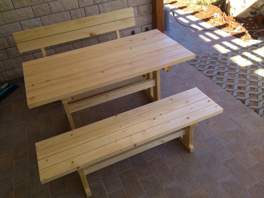 DRVENI STOLOVI I KLUPE-VRTNE GARNITURE