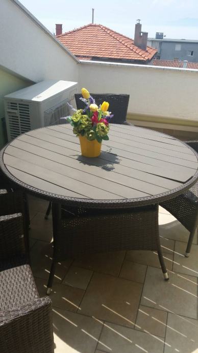 OKRUGLI STOL PROMJER 120CM