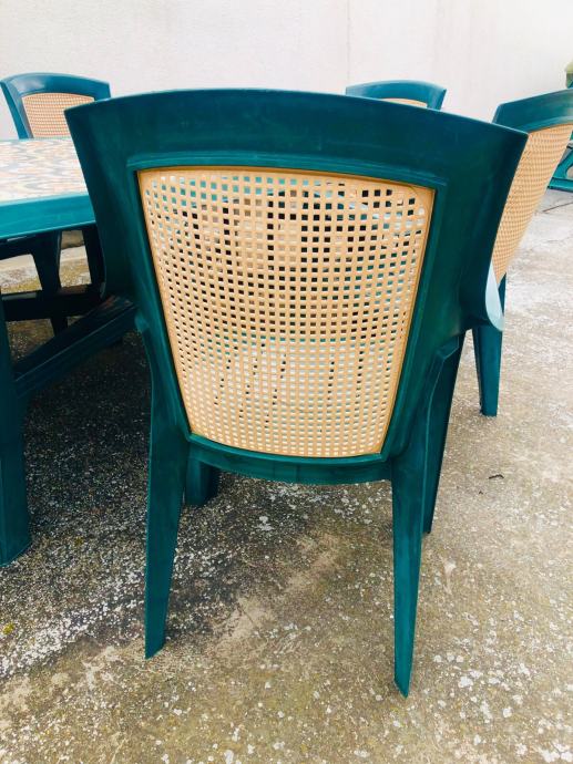 Stol i stolice za vrtnu terasu zelena boja