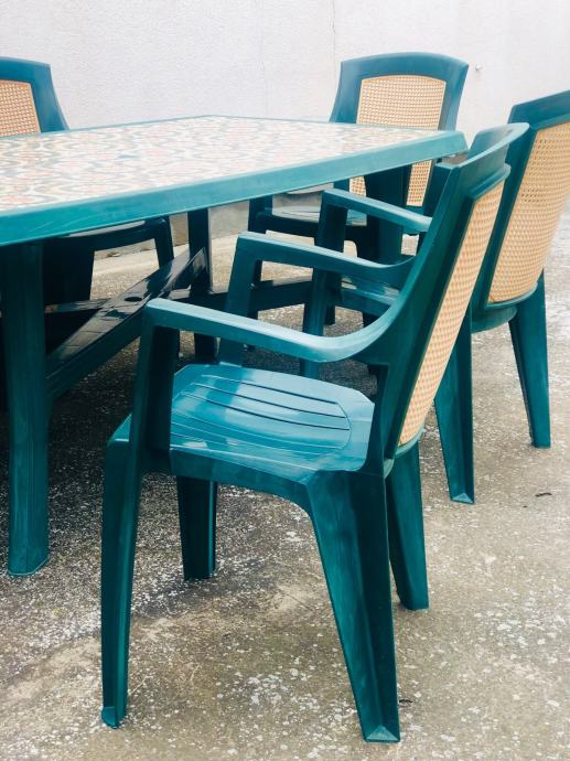 Stol i stolice za vrtnu terasu zelena boja