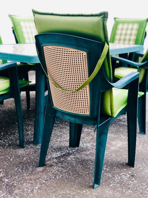 Stol i stolice za vrtnu terasu zelena boja