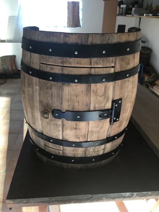 Ukrasno bure-mini bar