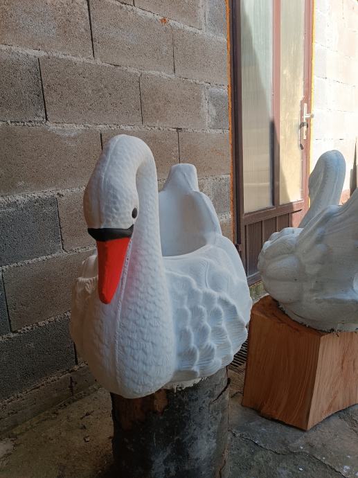 VRTNI BETONSKI LABUD