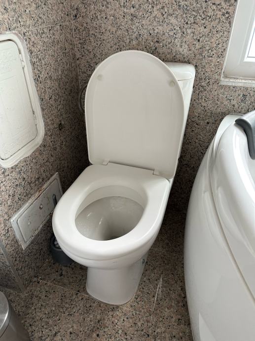 Wc skoljka i vodokotlic