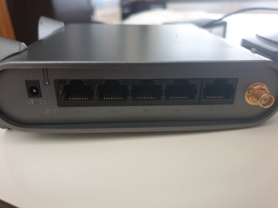 Wireless Access Point + Broadband Router