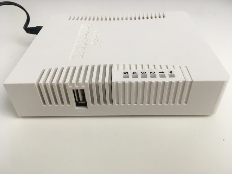 MikroTik RouterBOARD 951G 2HnD (rabljeno)