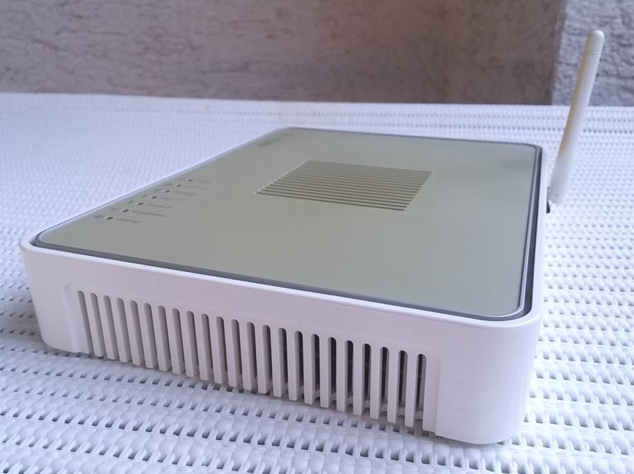 Router Thomson TG782(i), samo 19 kn