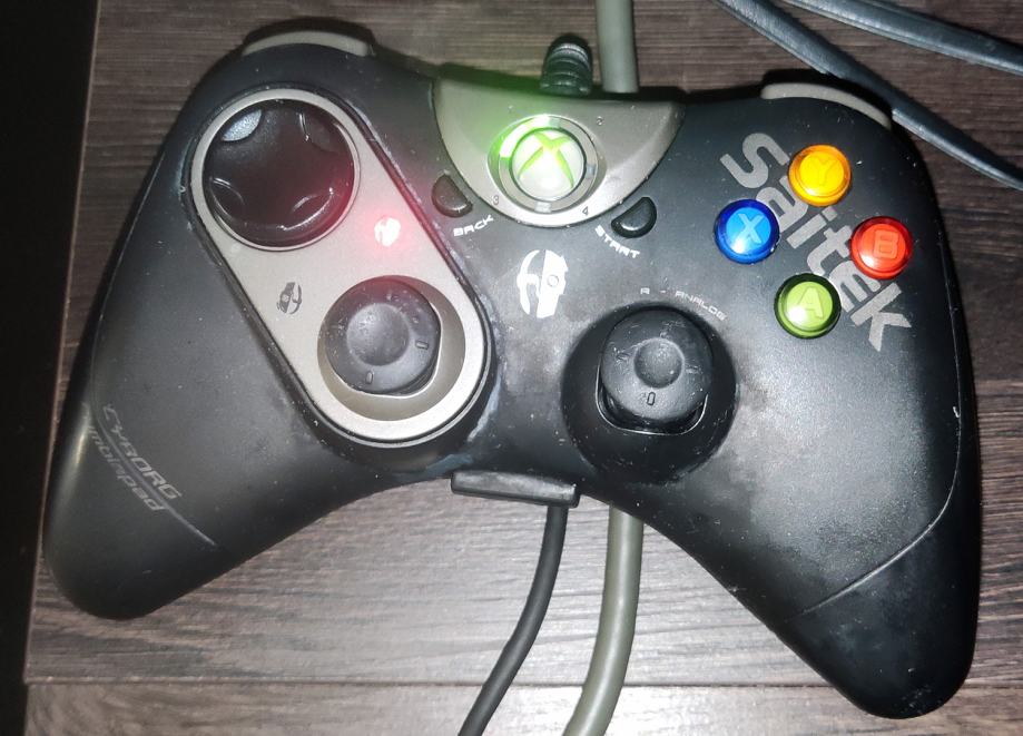 Xbox 360 original phat konzola Xenon + Saitek Cyborg Rumblepad