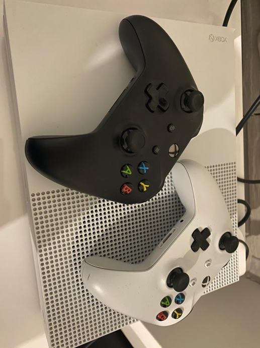 XBOX ONE S KONZOLA 1TB + DVA WIRELESS CONTROLLERA