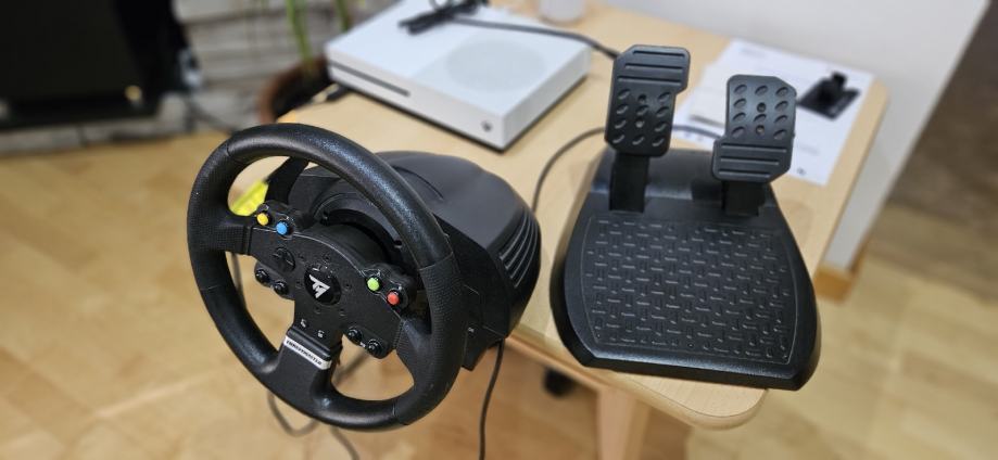 Trustmaster TMX set za Xbox. Volan+pedale