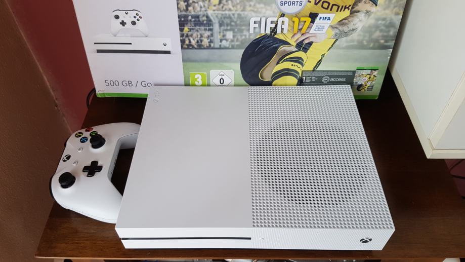 Xbox One 500GB/GO odlično stanje kao nova,malo korištena,stanje 10/10!