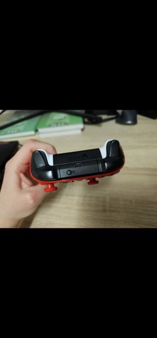 Xbox gamepad pulse red