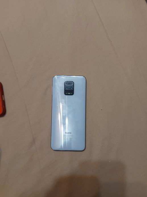 Prodaje se mobitel redmi note 9 pro