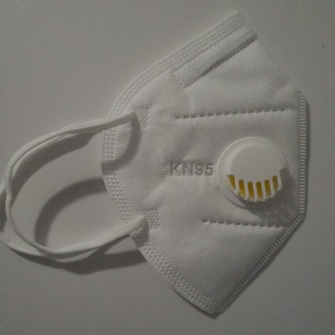 25 kom 4-slojnih zaštitnih maski KN95 / FFP2 s ventilom