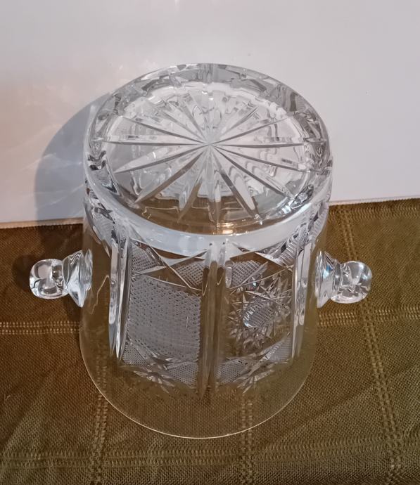 Kristalna posuda za led