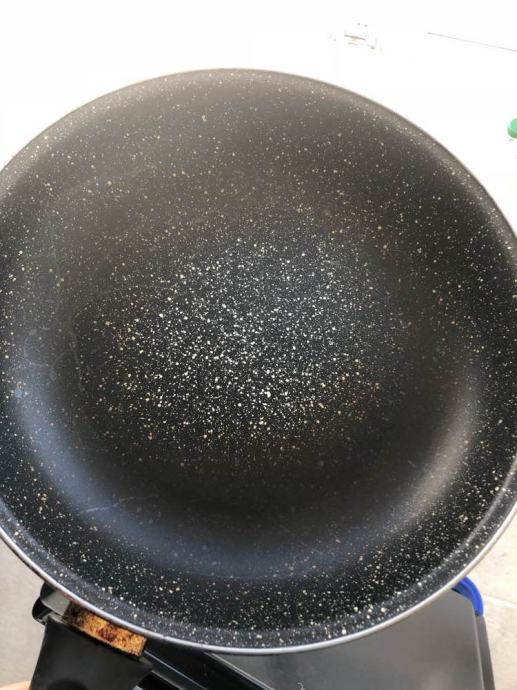 Set posuđa: Delimano tava, Tupperware posudu..RASPRODAJA