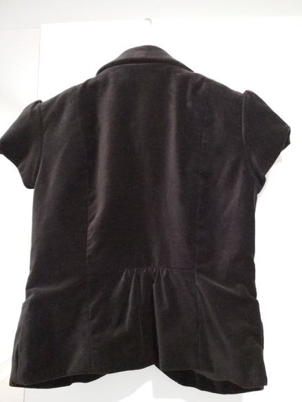 Crni pliš sako bez rukava