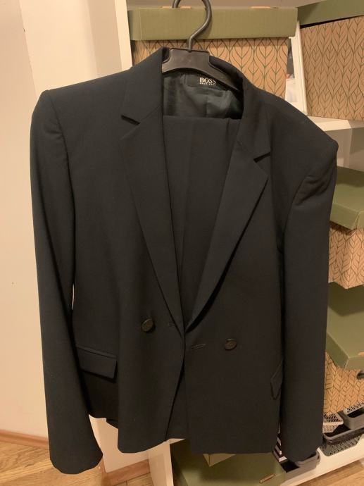 Hugo Boss žensko odijelo