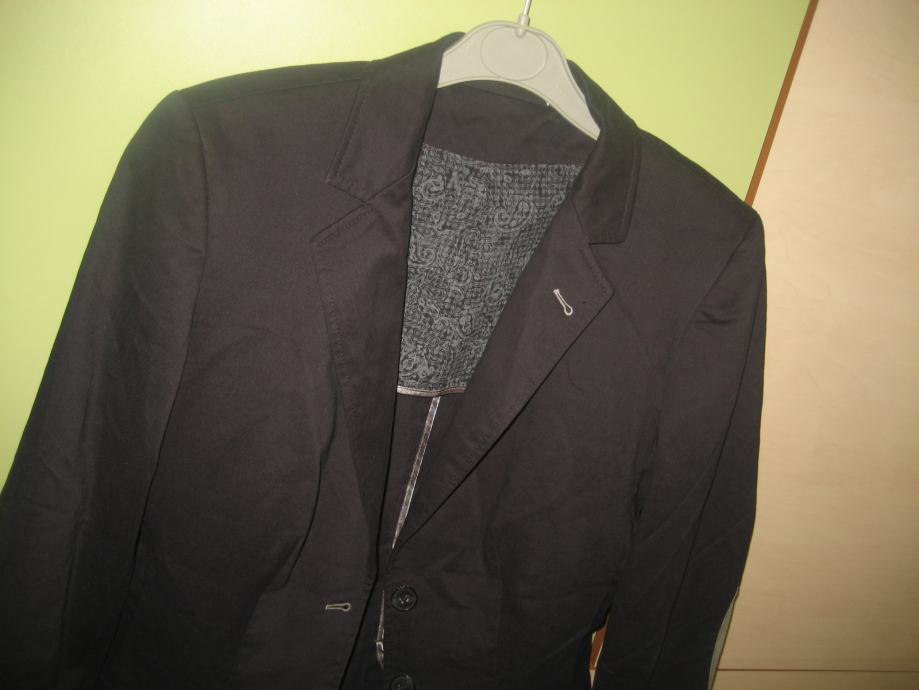 TAMNO PLAVI SAKO S IMITACIJOM ZAKRPA NA LAKTOVIMA VEL.36/38