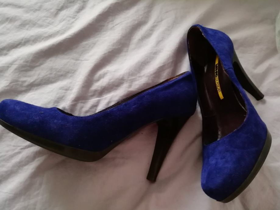 Plave štikle potpuno nove