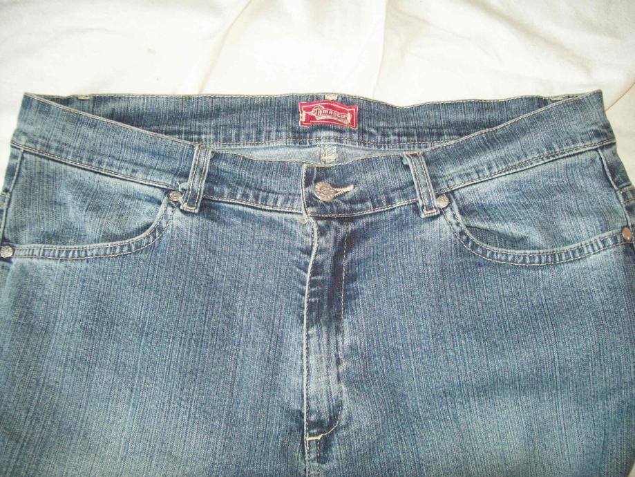 Prodajem zenske traperice.Marke;AMADEUS JEANS.(Broj;46).