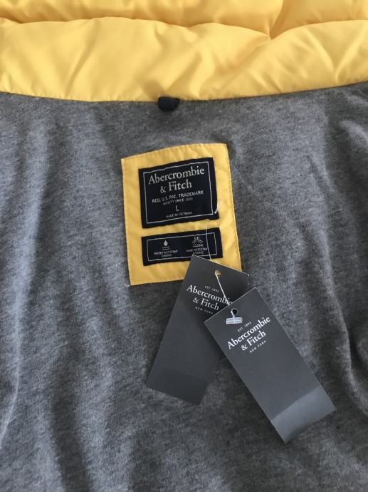 A&F ženska jakna - nova i nikada ne nošeno.