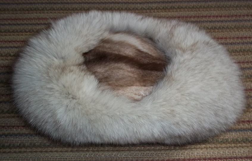 Ženska šubara od polarne lisice