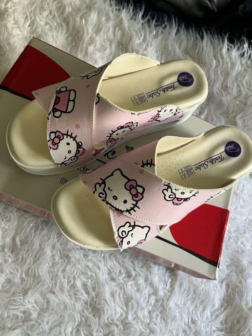 Anatomske natikaceHELLO KITTY