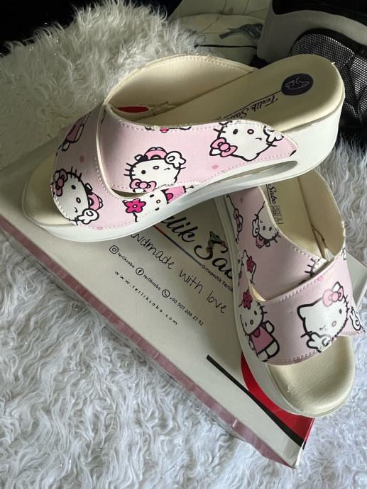 Anatomske natikaceHELLO KITTY