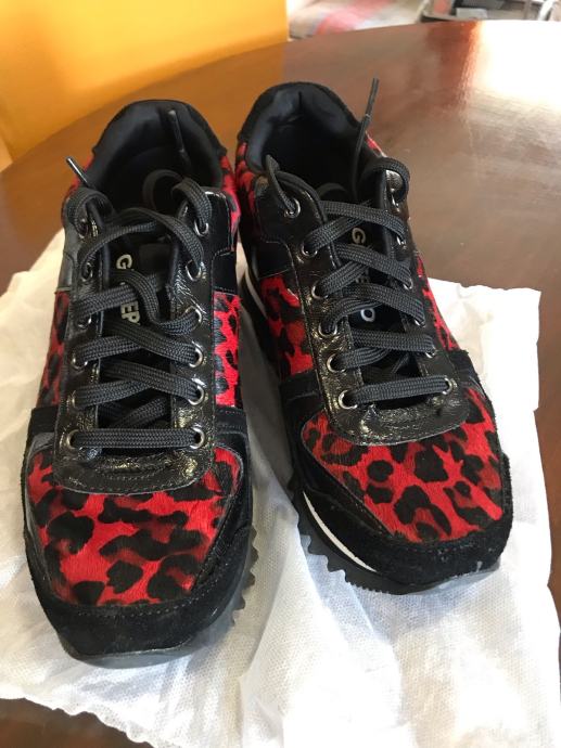 GIO tenisice kao nove broj 38