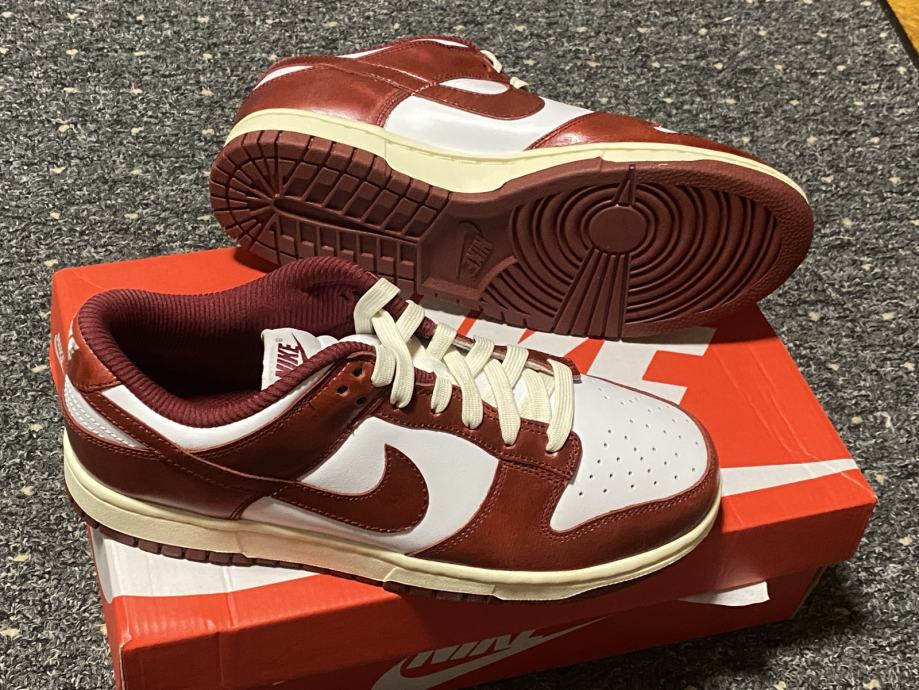 Nike Dunk Low Vintage Red