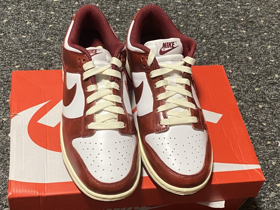 Nike Dunk Low Vintage Red