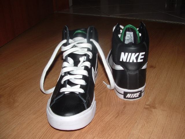 PREKRASNE MODERNE NIKE PATIKE-VISOKE 37.5