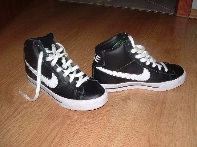 PREKRASNE MODERNE NIKE PATIKE-VISOKE 37.5