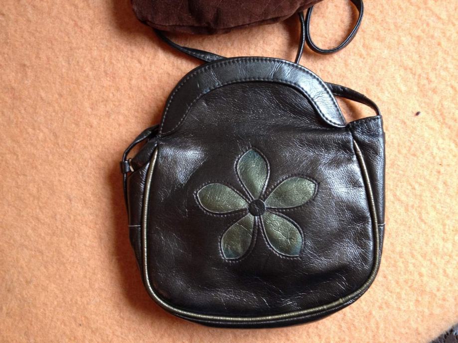 Crna ženska torbica s novčanikom