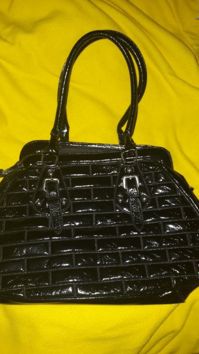 Zenska crna torba lakirana