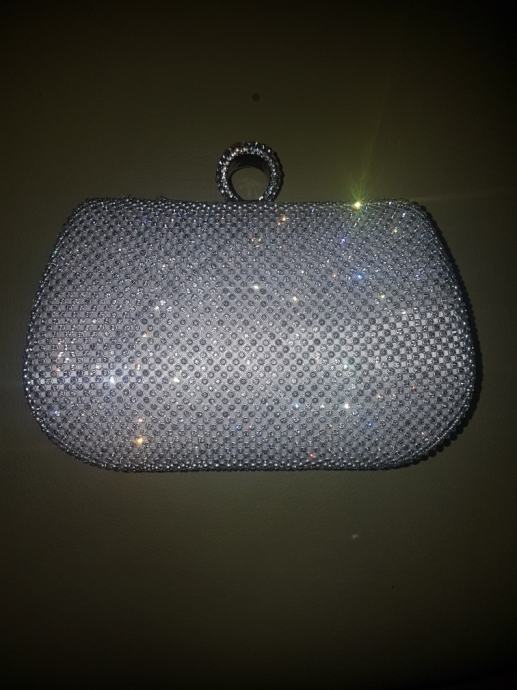 Ženska torbica za svečane prigode