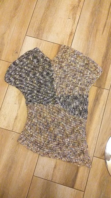 Topli asimetricni pulover bez rukava br.M