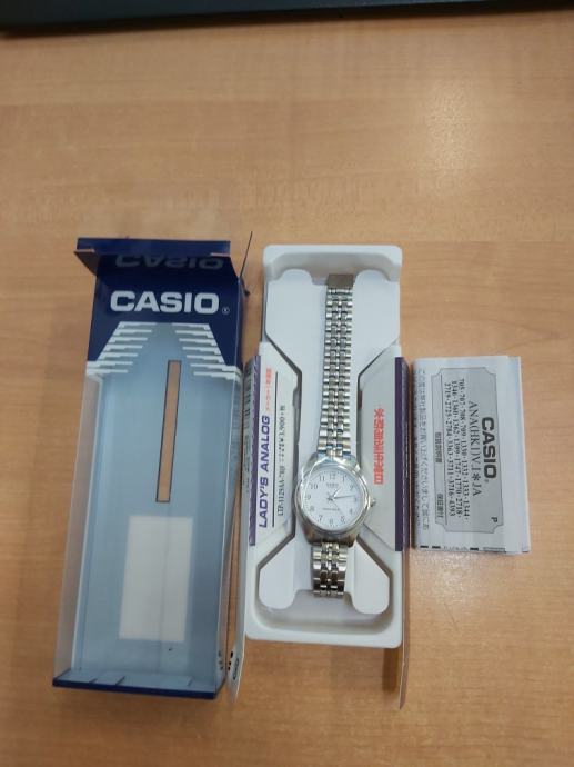 Original Casio ženski sat NOVI