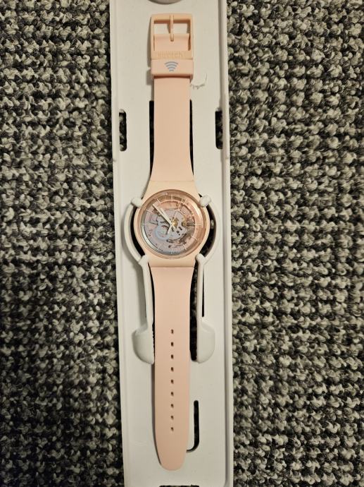 Swatch rozi gumeni wifi sat NOVO
